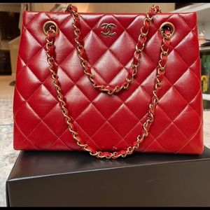 CHANEL | Bags | Chanel Gold Hardware Quilted Chain Bag | Poshmark